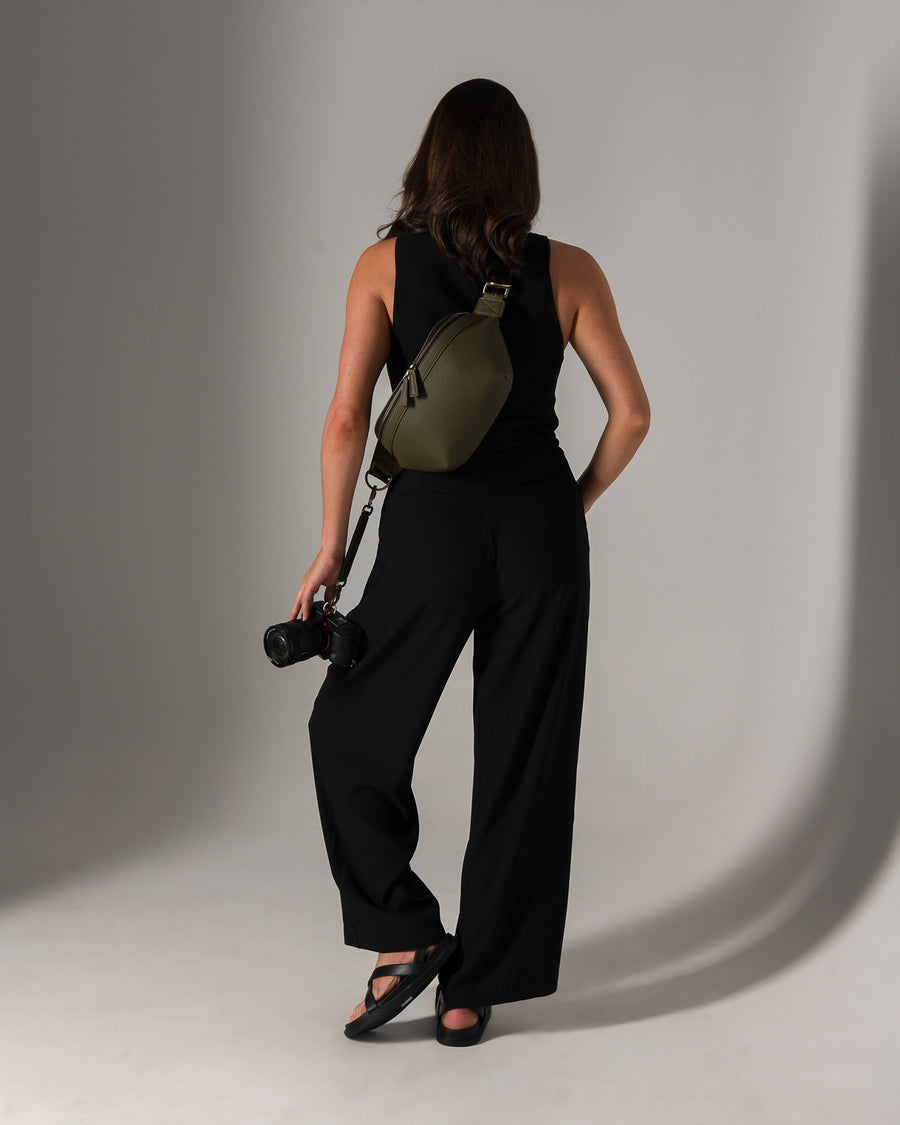 Versa Camera Bag – Crossbody with Camera Strap | Kamrette